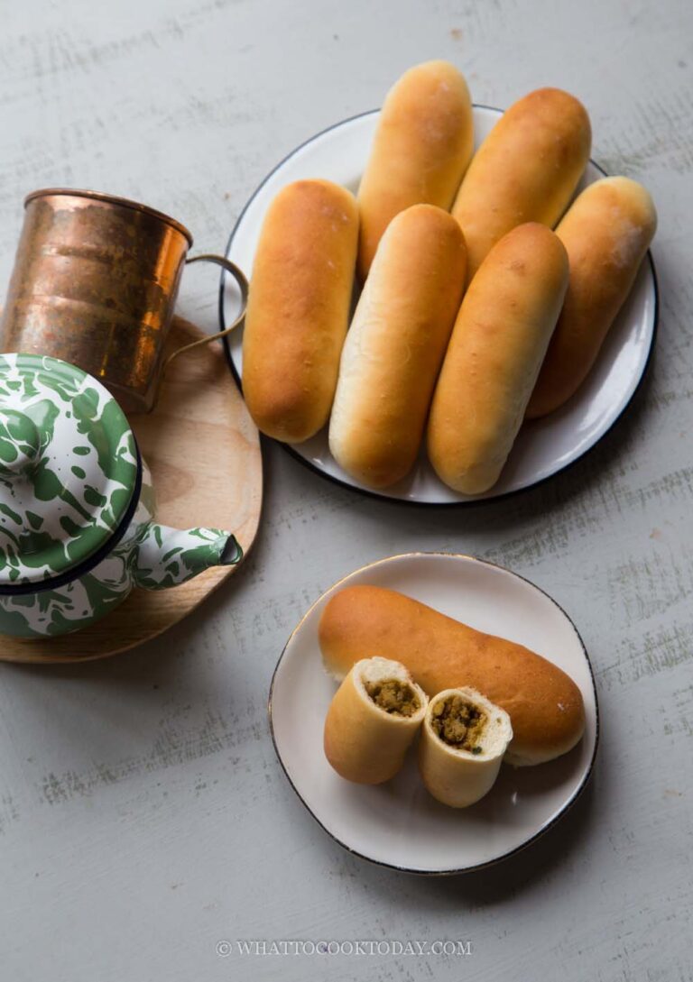 Roti Baso Ayam Jadul (Old-School Baked Chicken Buns)