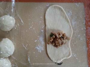 Roti Baso Ayam Jadul (Old-School Baked Chicken Buns)
