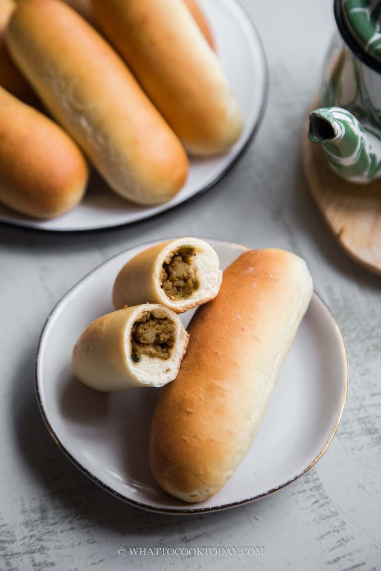 Roti Baso Ayam Jadul (Old-School Baked Chicken Buns)