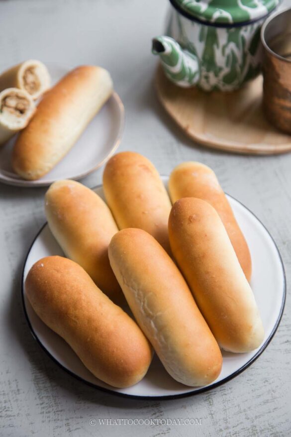 Roti Baso Ayam Jadul (Old-School Baked Chicken Buns)