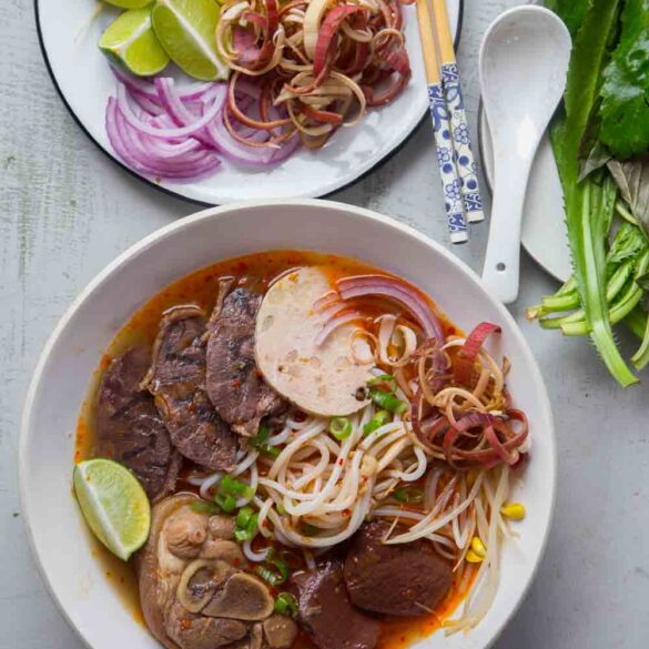 Wat Tan Hor Fun (Cantonese Fried Flat Rice Noodles with Egg Gravy)