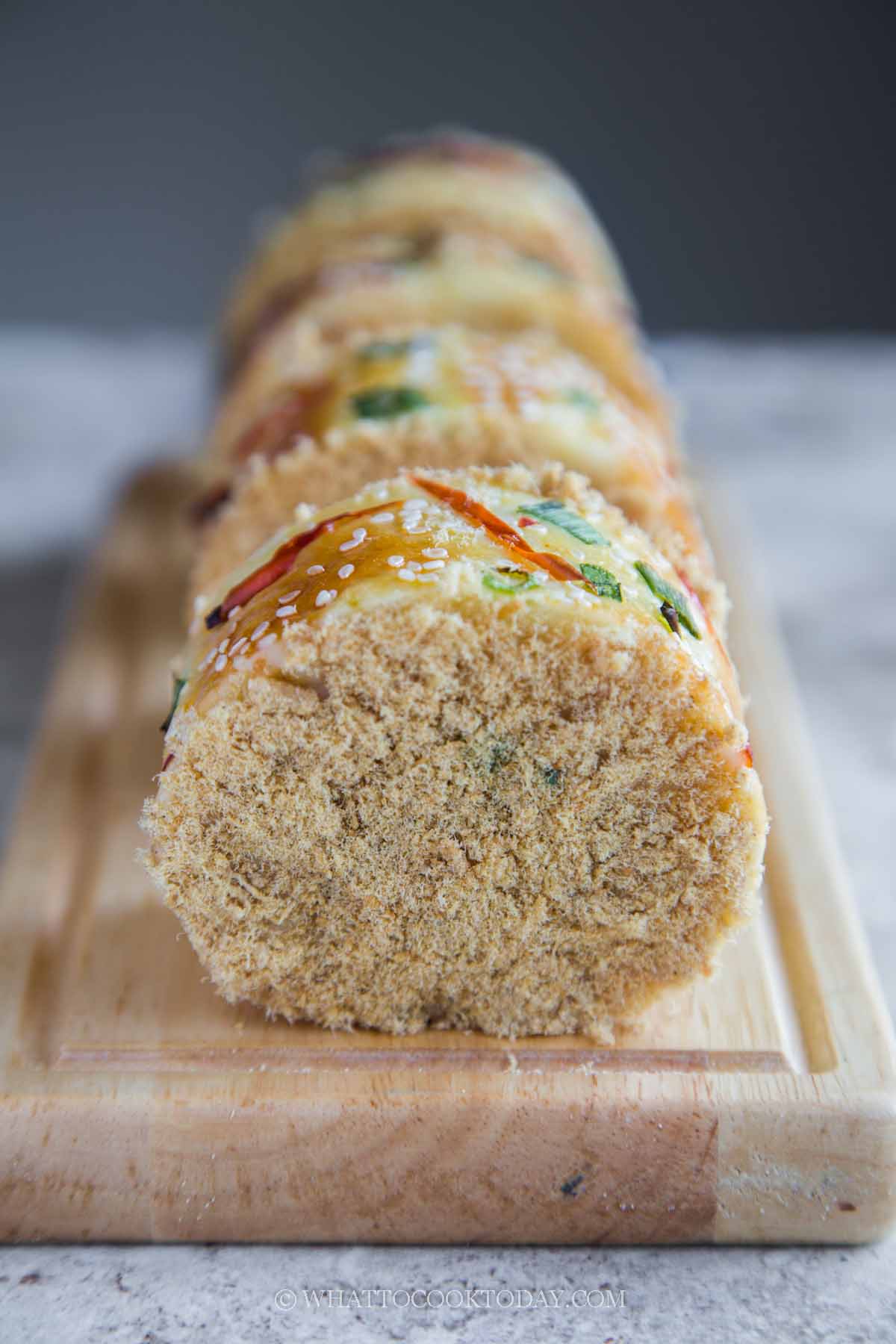 Meat Floss Bread Roll (Roti Abon Gulung)