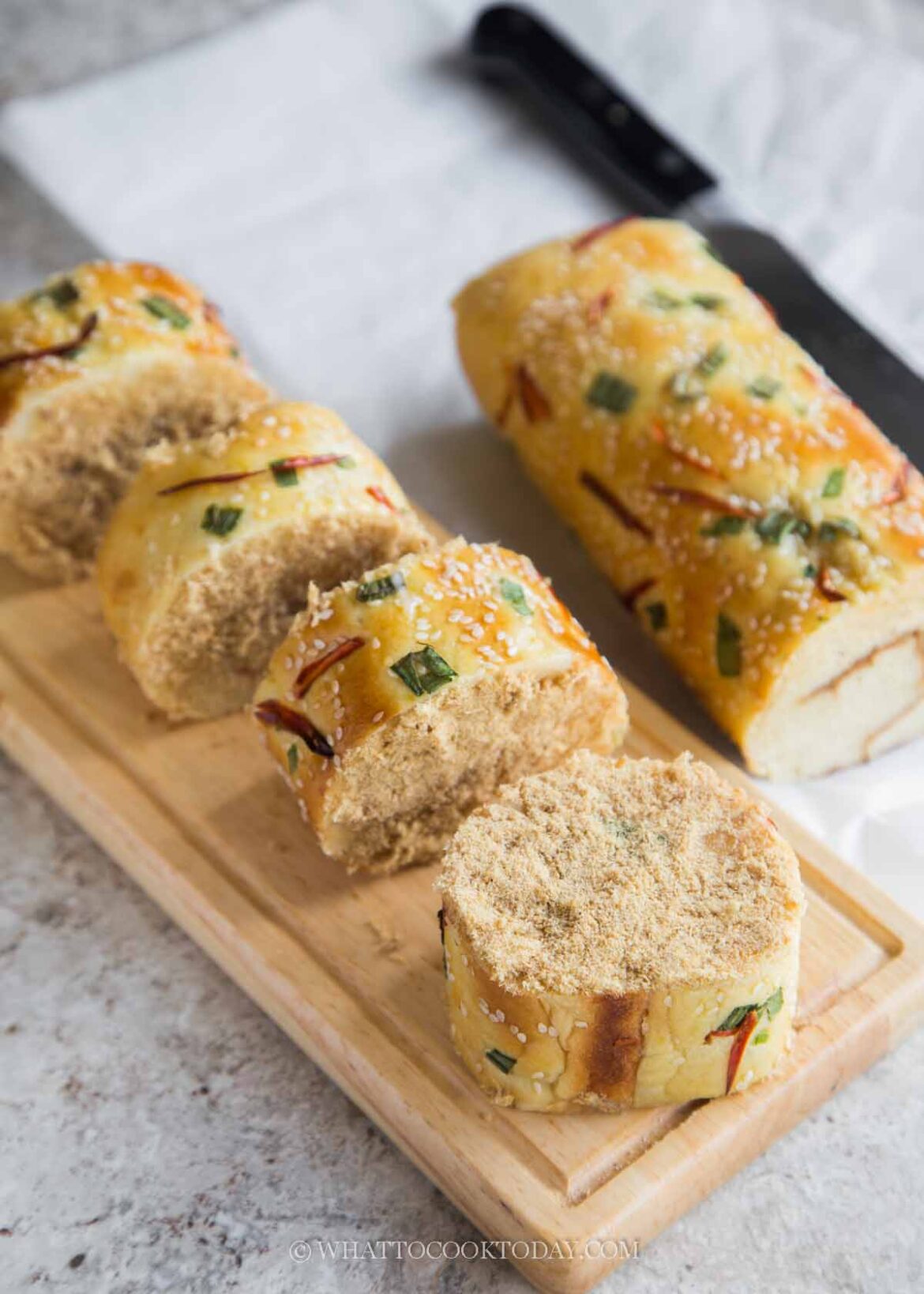 Meat Floss Bread Roll (Roti Abon Gulung)