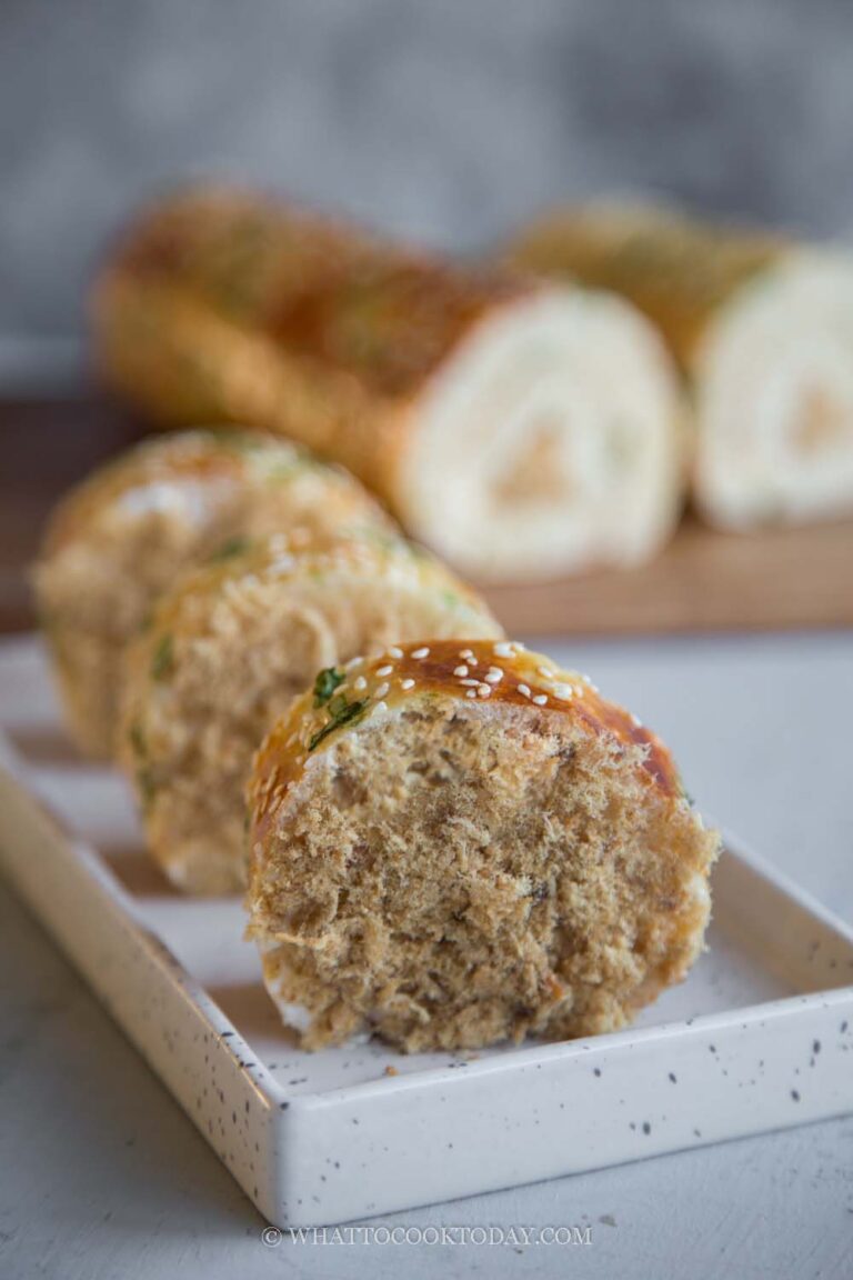 Meat Floss Scallion Bread Roll (Roti Abon Gulung)