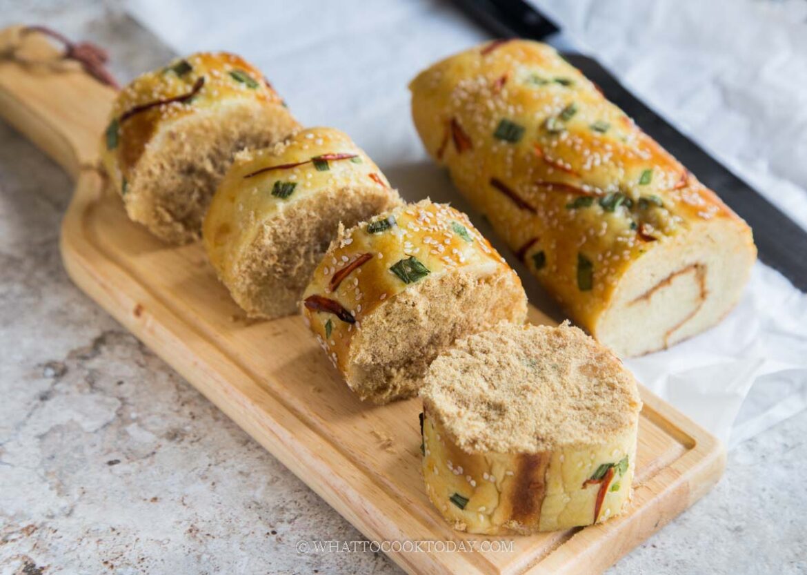 Meat Floss Bread Roll (Roti Abon Gulung)