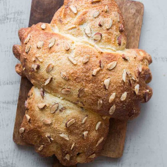 How to make red-shelled eggs (with natural dyes or food coloring)