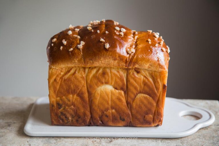 Soft Fluffy Pretzel Bread Loaf (Bretzel)