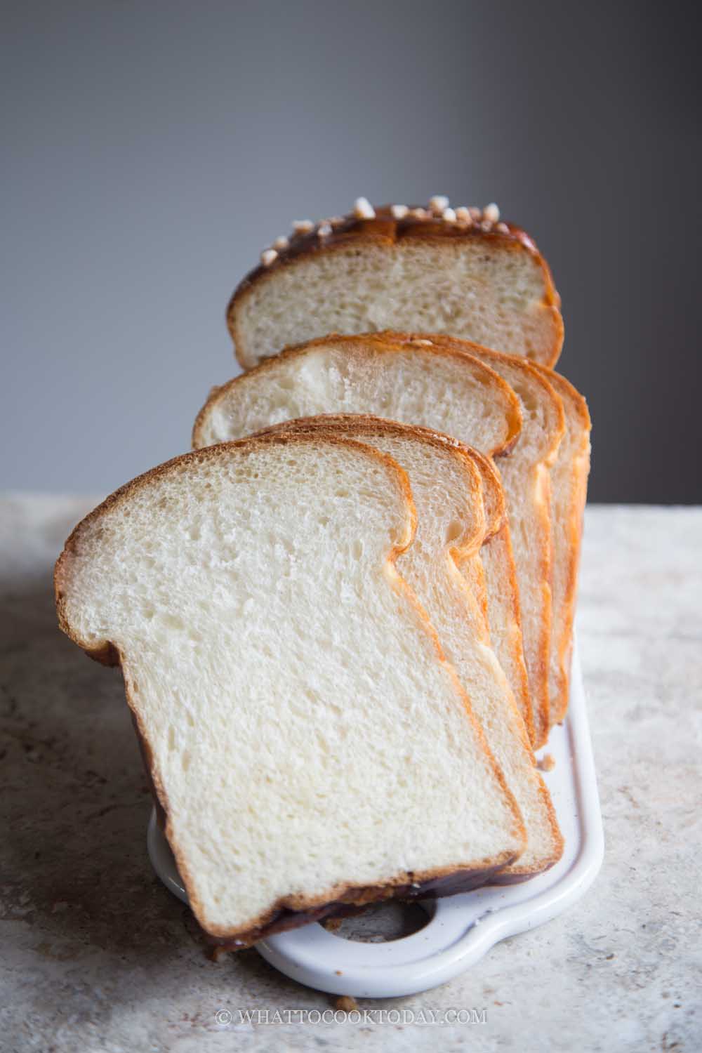 Soft Fluffy Pretzel Bread Loaf (Bretzel)