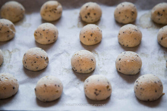 Korean Sesame Mochi Bread