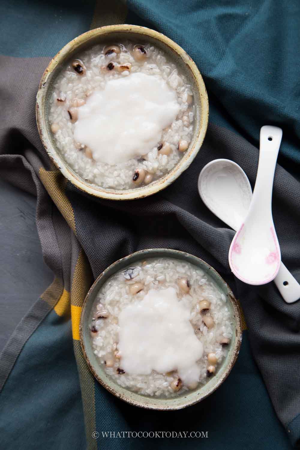 Che Dau Trang (Vietnamese Sticky Rice Black-Eyed Peas Pudding)