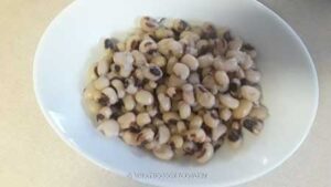 Che Dau Trang (Vietnamese Sticky Rice Black-Eyed Peas Pudding)