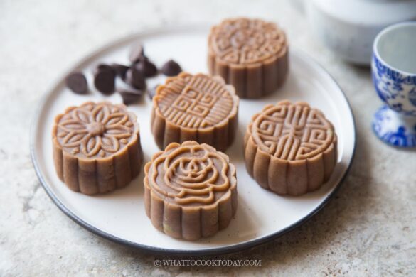 How to bake chocolate mooncakes without golden syrup and alkaline water