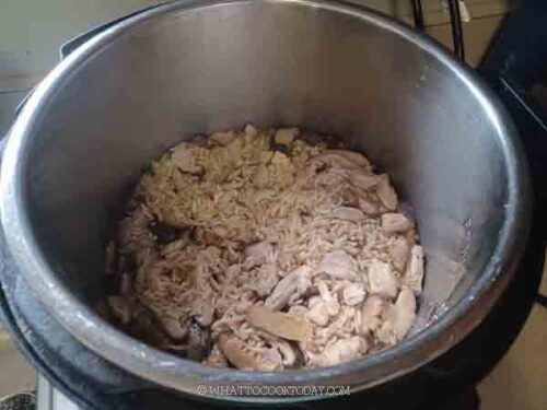 Easy One-Pot Taiwanese Sesame Oil Chicken Rice