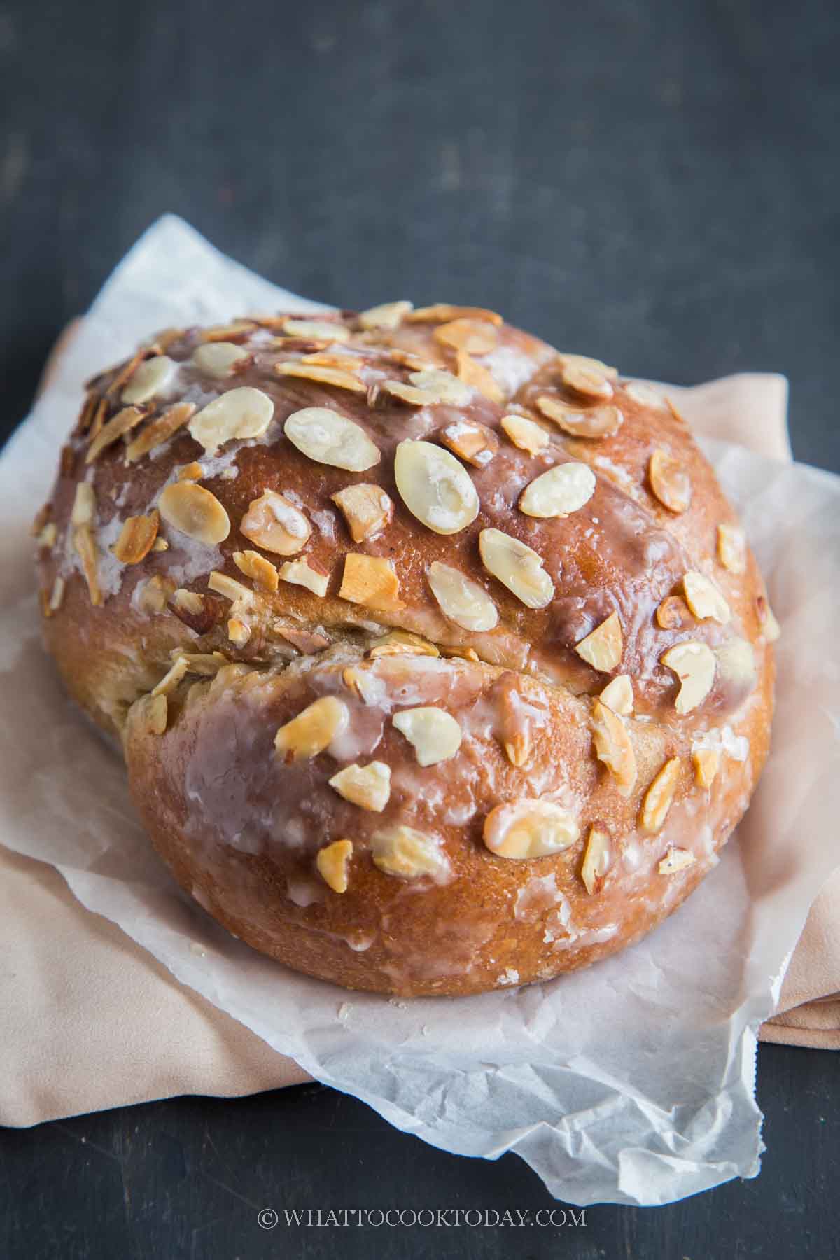 Krendl/Krendel (Russian/Ukrainian Christmas Bread)