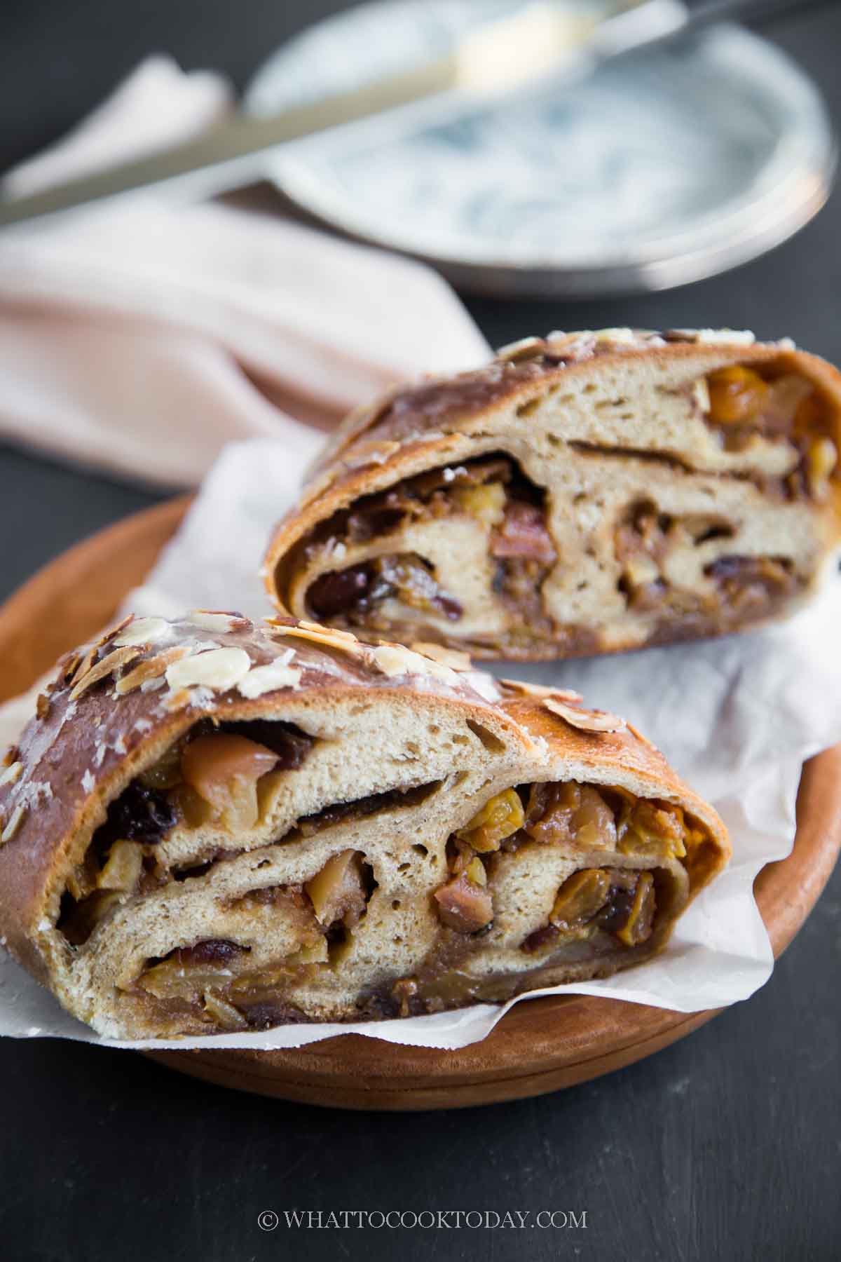 Krendl/Krendel (Russian/Ukrainian Christmas Bread)