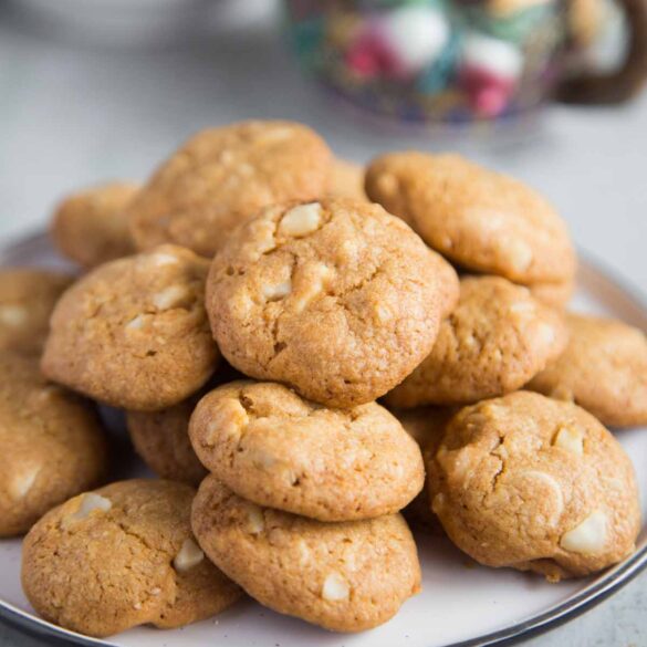 Mini Crunchy Macadamia Nut Chocolate Chip Cookies
