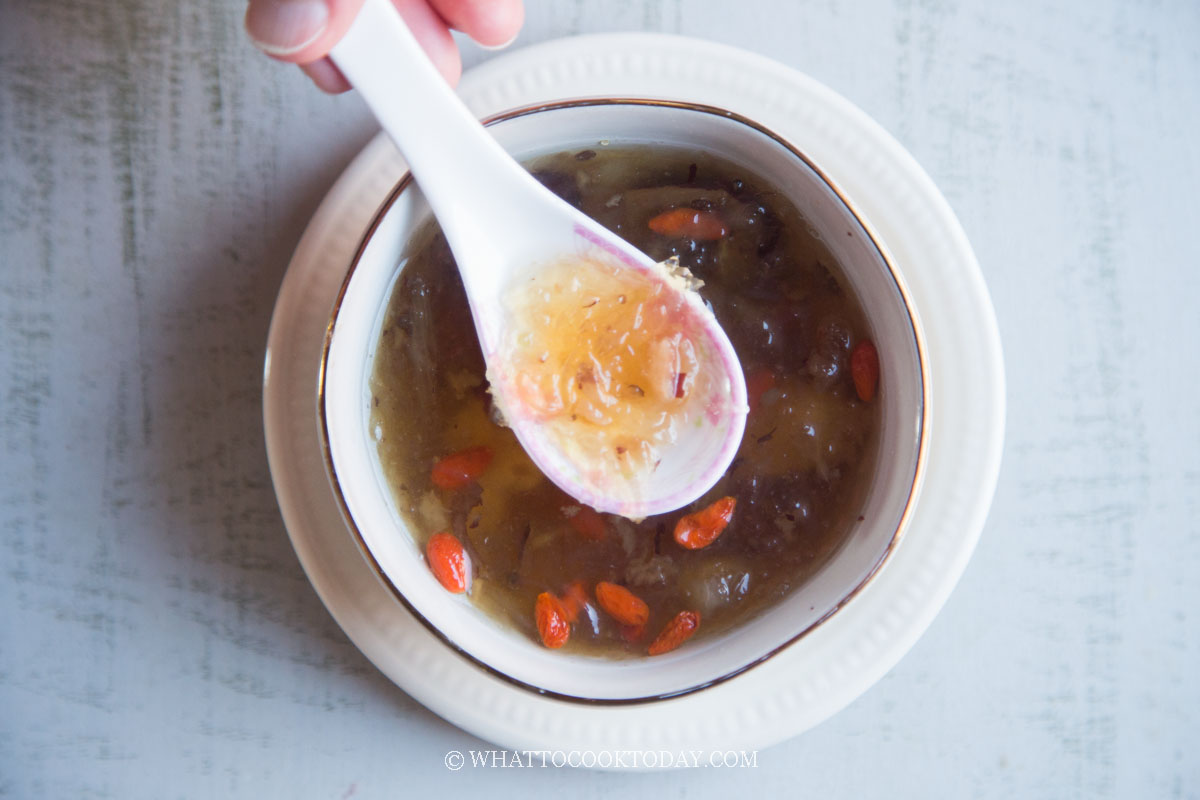 Double-boiled Edible Bird's Nest Soup (燕窝)