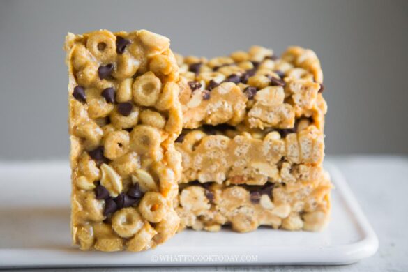 Easy No-Bake Peanut Butter Chocolate Chip Cheerios Bars