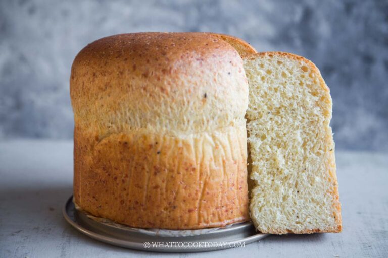 Italian Easter Cheese Bread (Crescia al Formaggio)