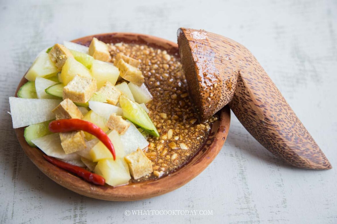 Rujak Uleg (Indonesian Fruit Salad)