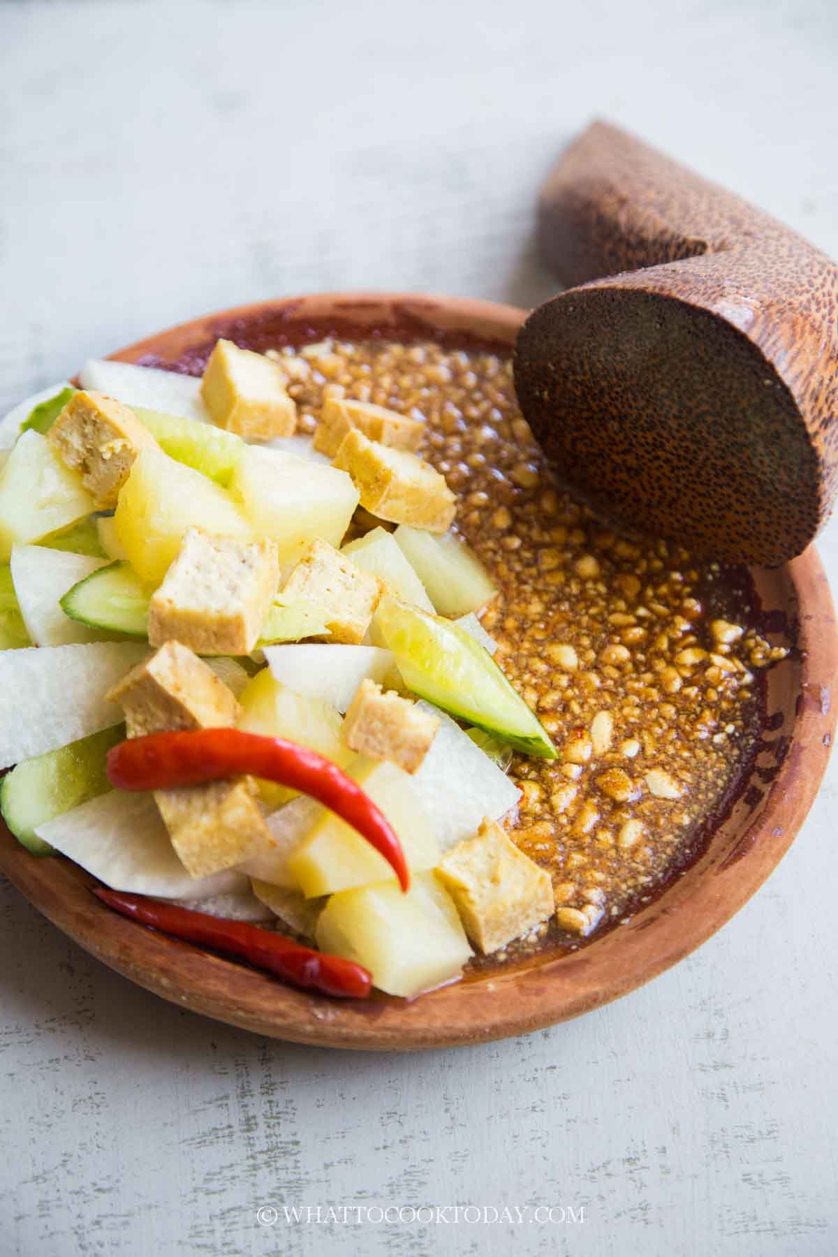 Rujak Uleg (Indonesian Fruit Salad)