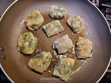 Rice Paper Chives Pockets (韭菜盒子)