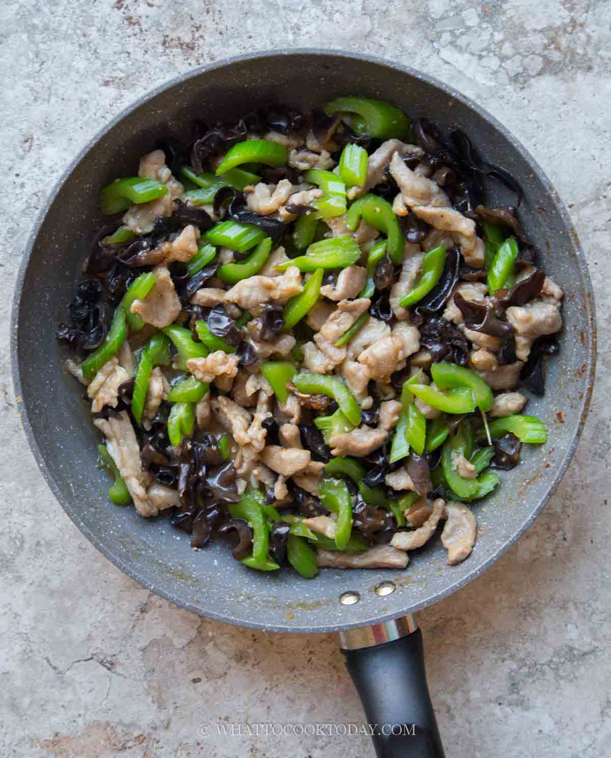 Stir-fried Pork with Wood Ear Mushrooms and Celery
