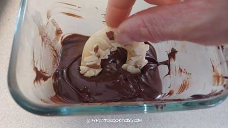 Almond Horn Cookies (Chocolate-Dipped Horseshoe Cookies) - What To Cook ...