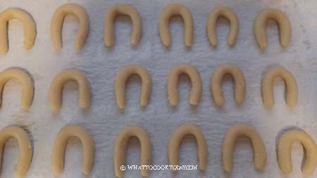 Almond Horn Cookies (Chocolate-Dipped Horseshoe Cookies) - What To Cook ...
